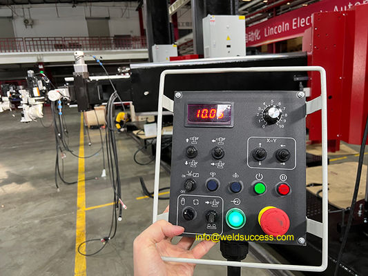 Red Motorized Welding Manipulators 4000 Mm With Automatic Welding Heads